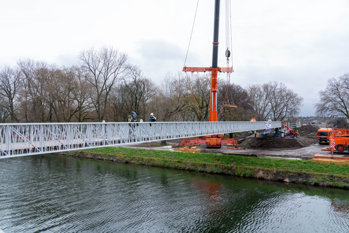 La Passerelle des Reflets, le lien entre l'écoquartier Rives Ardentes ...